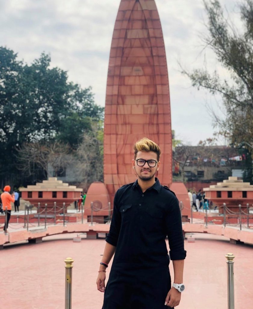 Top 15 Indian Bloggers Blogs and How they make money blogging | SeekaHost™