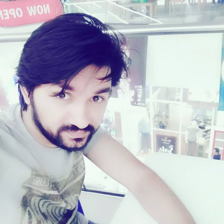 Top 10 Pakistani Bloggers Blogs: How They Earn Money Blogging | SeekaHost™